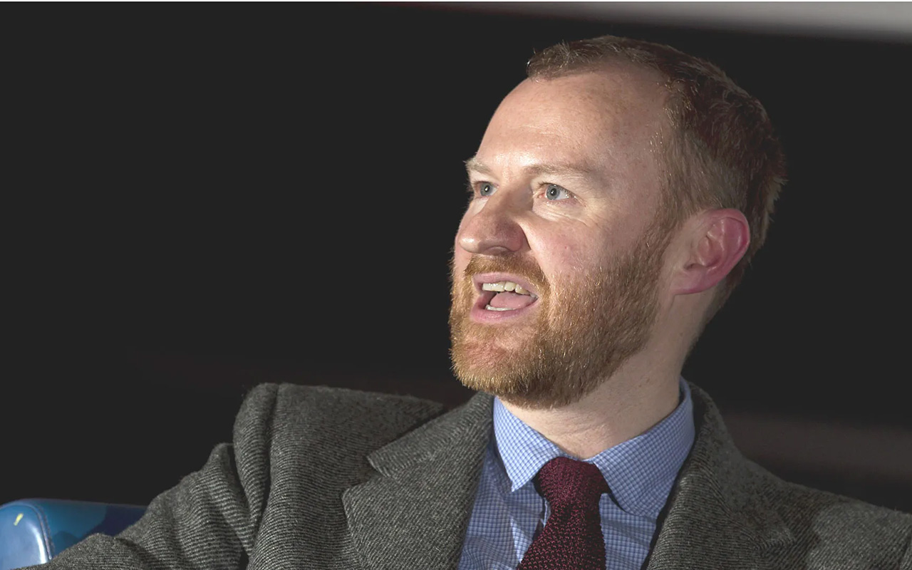 Figurants de 16 à 80 ans avec des cheveux courts pour la série Bookish ...